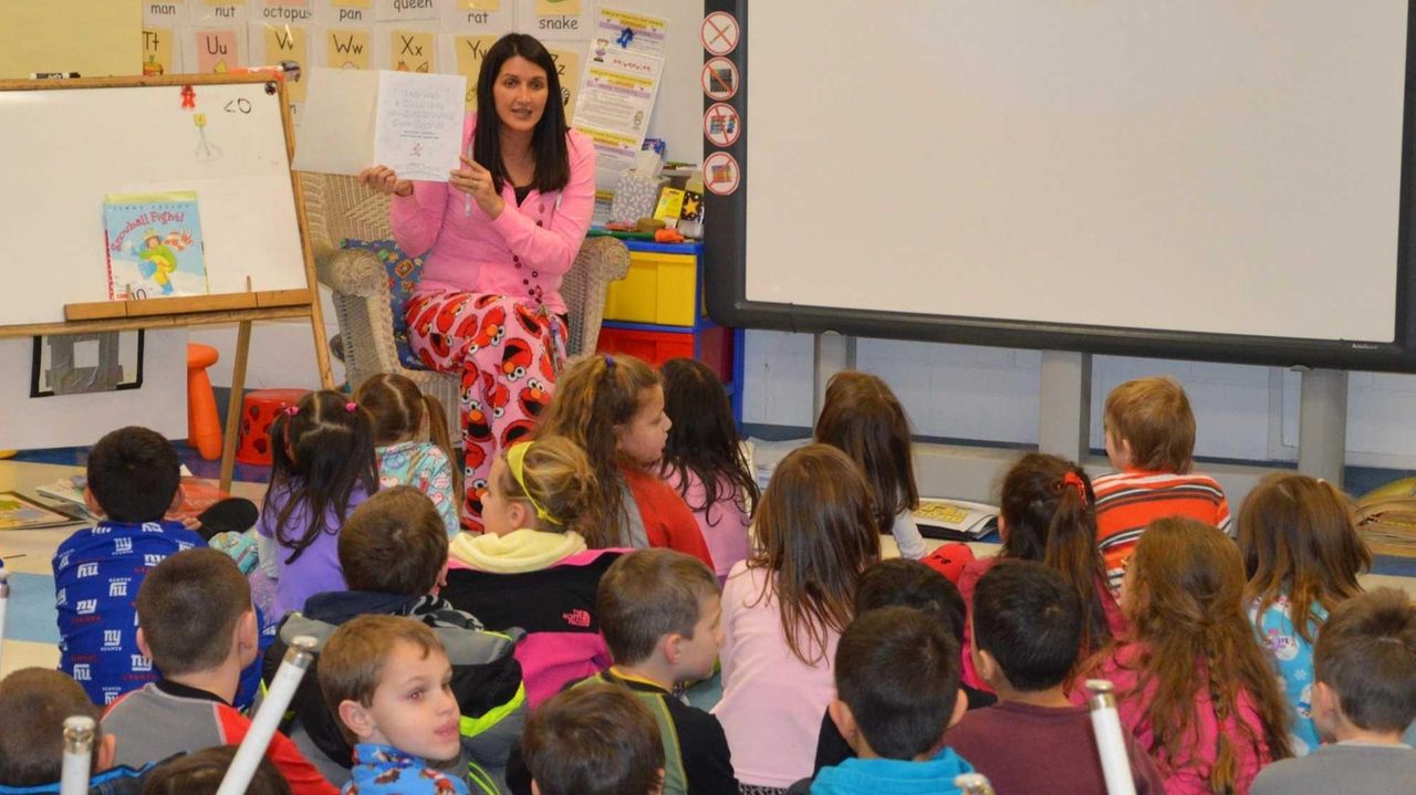 Suffolk: LI schools promote literacy program - Newsday