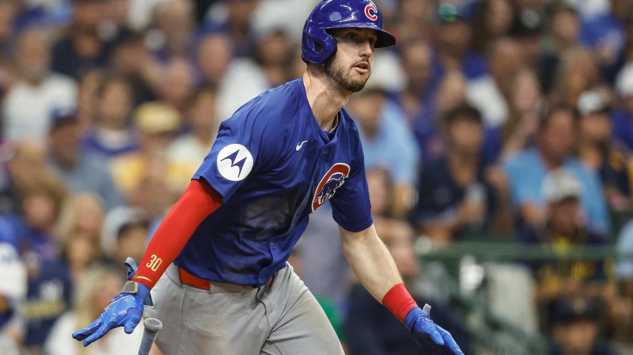 Cubs OF Kyle Tucker played with a small fracture in his right hand ...