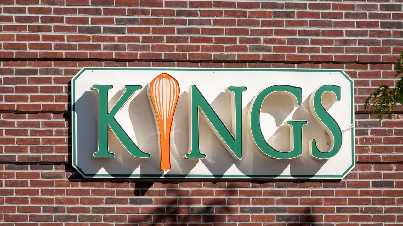 Kroger seeks to create grocery giant with $20B Albertsons bid - Newsday