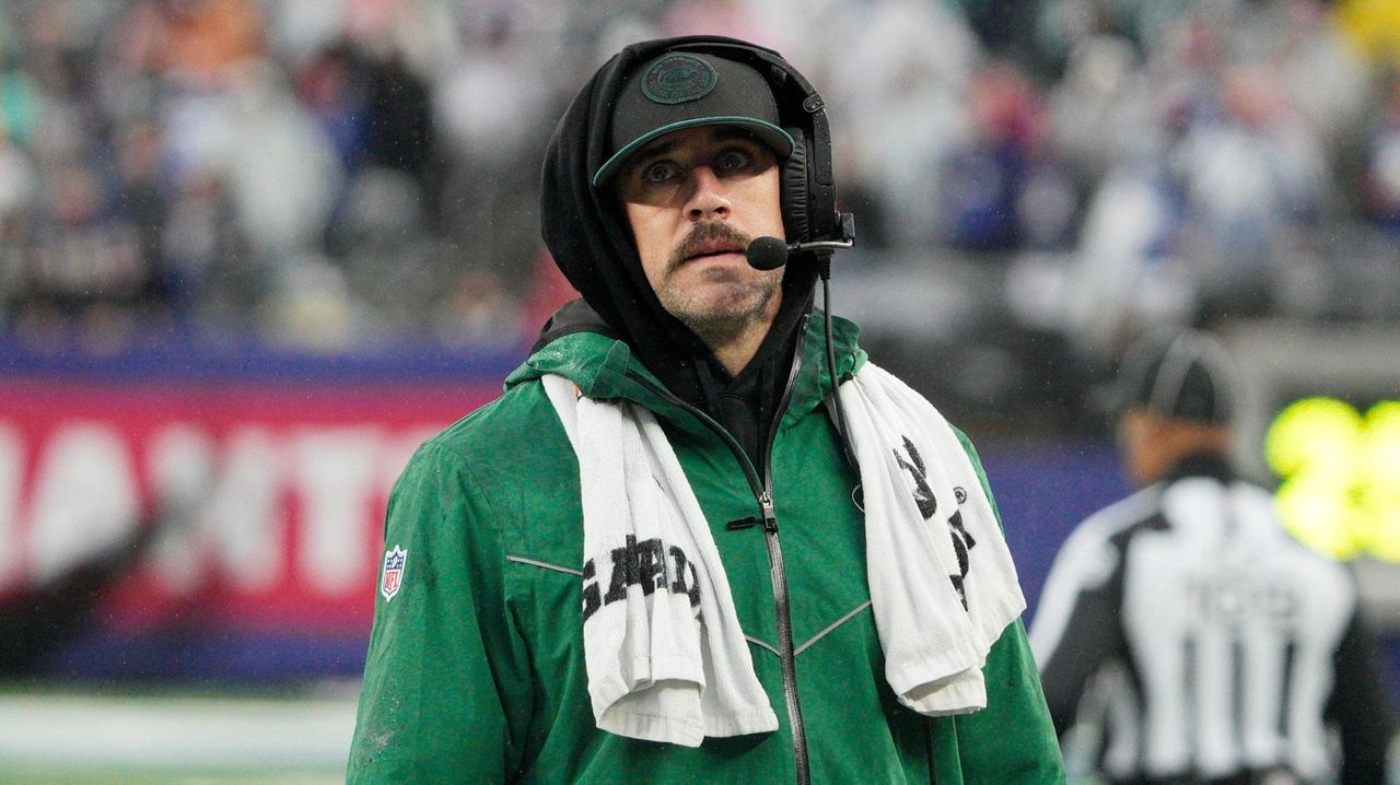 Jets' Aaron Rodgers fully out of walking boot less than two months ...