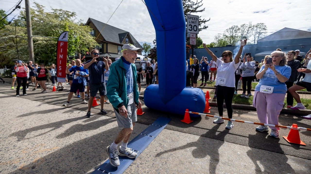 Northport health run brings man, 98, across finish line again - Newsday