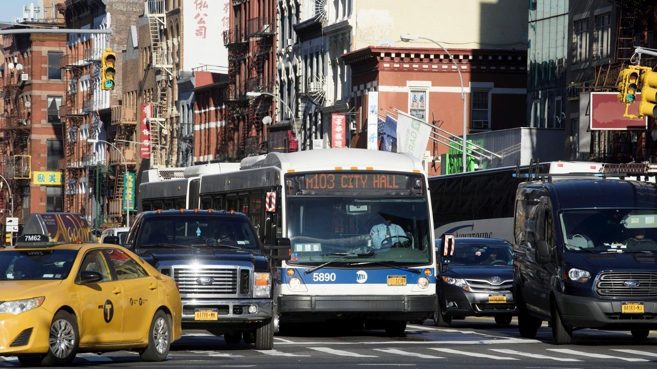 MTA: Drivers blocking NYC bus lanes to face cameras, fines - Newsday