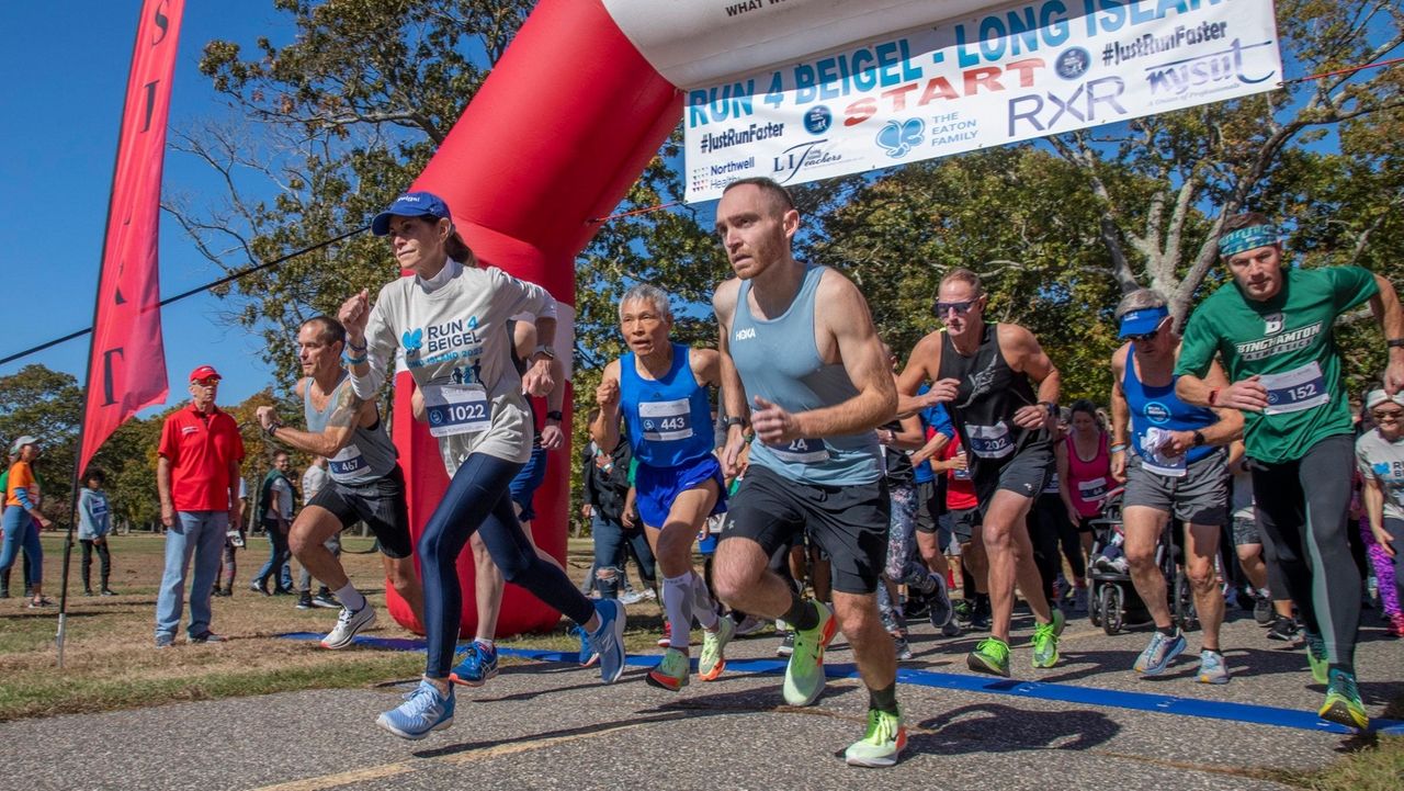 Hundreds honor Dix Hills native Scott Beigel, hero of Parkland shooting ...