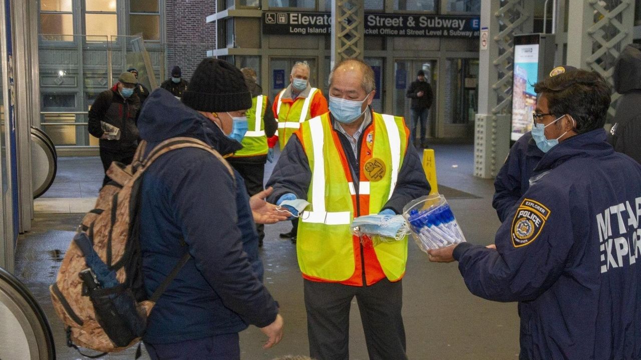 MTA police officers called ‘angels’ for helping a police explorer - Newsday