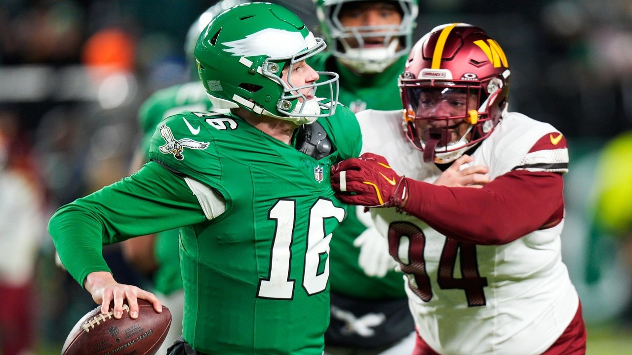 Eagles' backup plan backfires with 24-17 loss to Commanders that costs ...