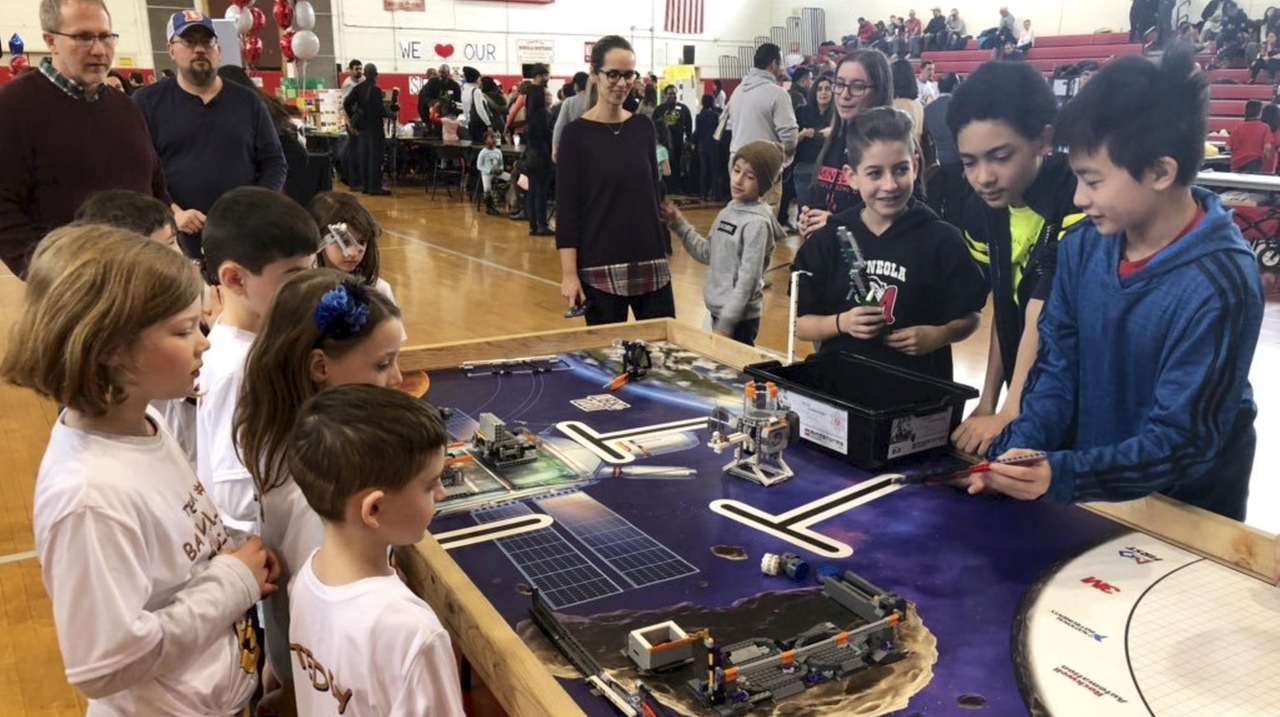 Mineola Middle School recognized for use of technology - Newsday