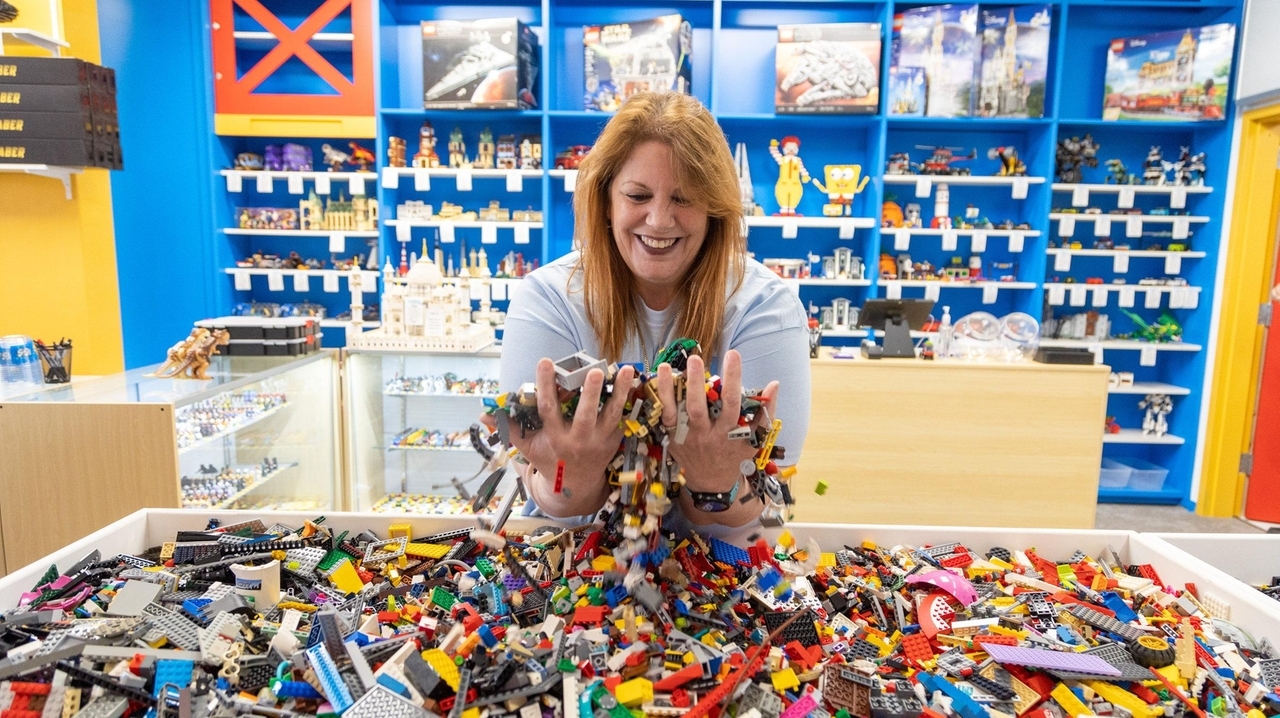 Rachel Siegel-Joffe opens late husband's Lego store, Bricks & Minifigs ...