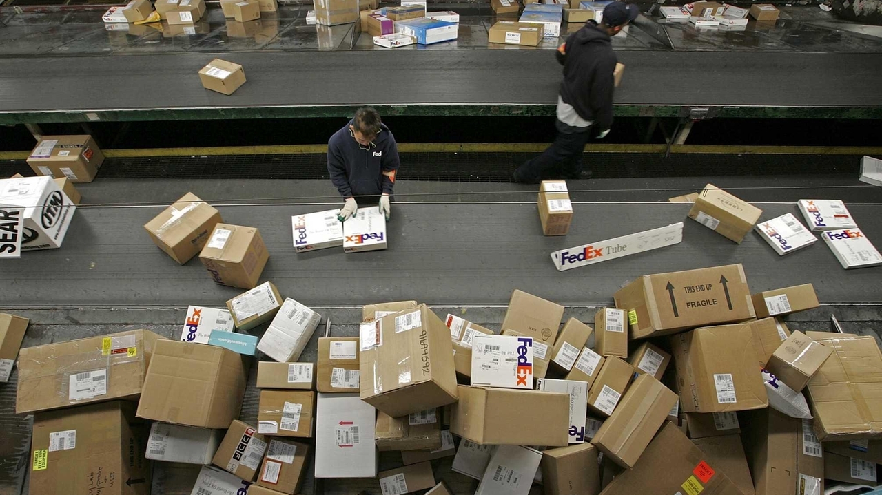 Feds: FedEx may face charges on illegal drug shipments - Newsday
