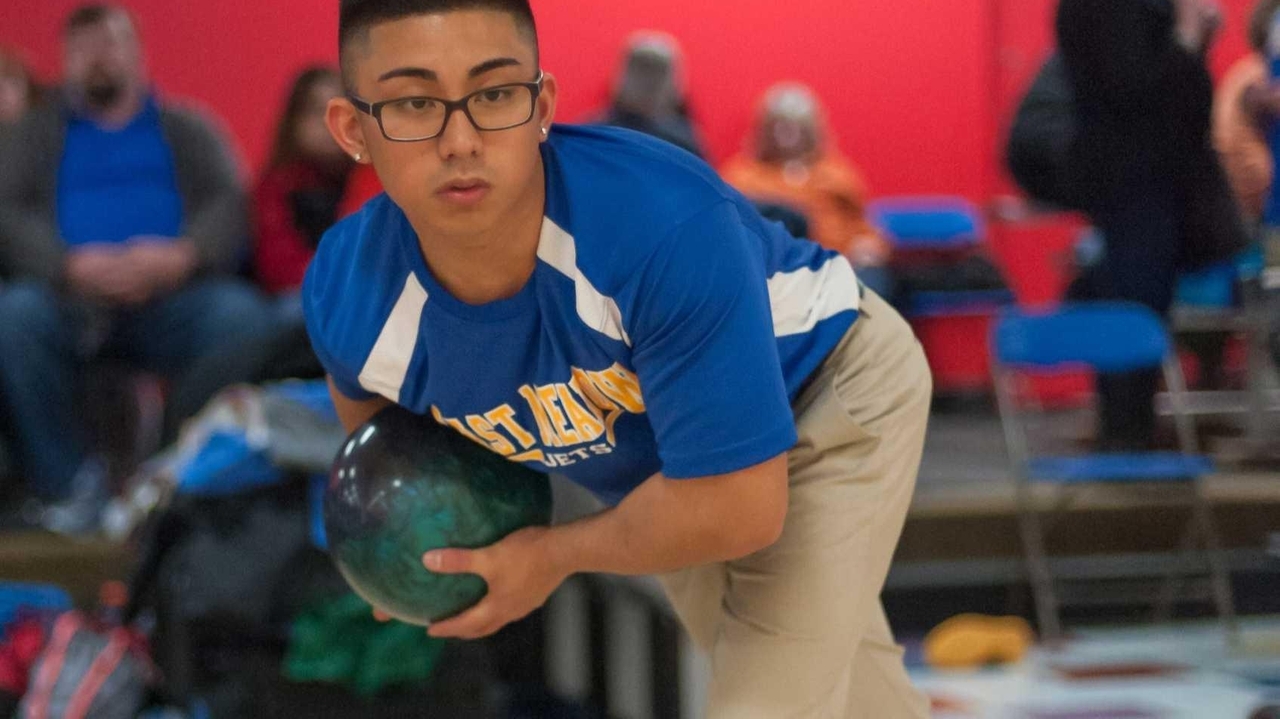 East Meadow, Sachem East fight hard at state bowling championship - Newsday