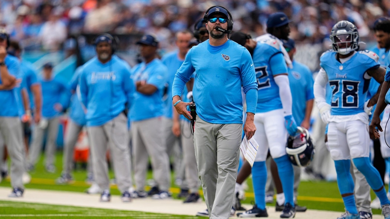 Titans coach Brian Callahan hands off play-calling duties amid 0-3 ...