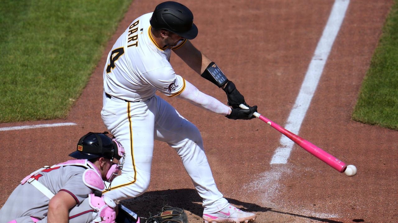 Joey Bart's hard ground ball in the bottom of the ninth inning gives ...