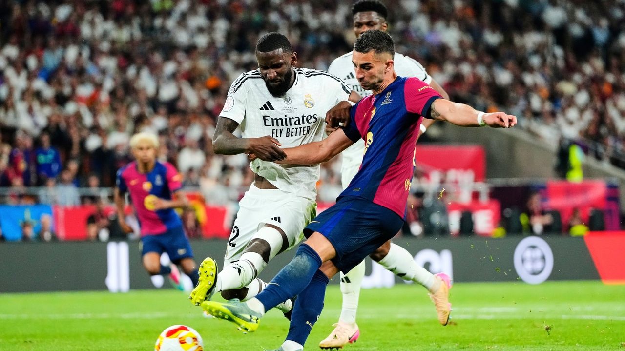 Rudiger throws ice at the referee and is red carded in the Copa del Rey final - Newsday