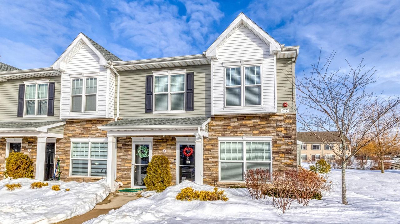 Central Islip condo with built-in craft station in finished basement ...