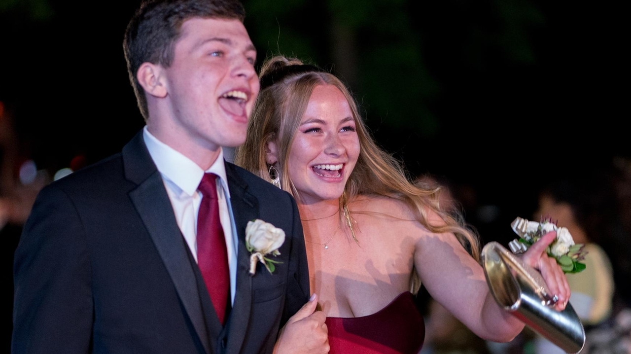 Unforgettable faces of Long Island proms - Newsday