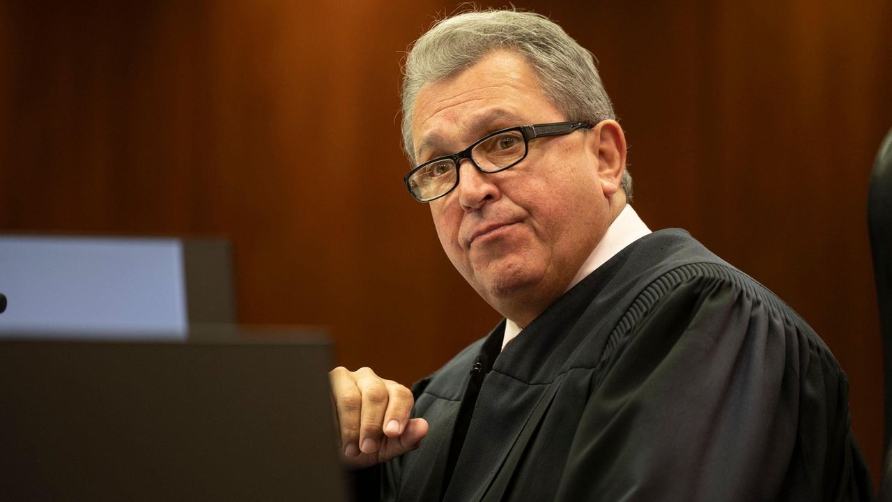 Suffolk grand jury could bring criminal charges against CPS workers in ...