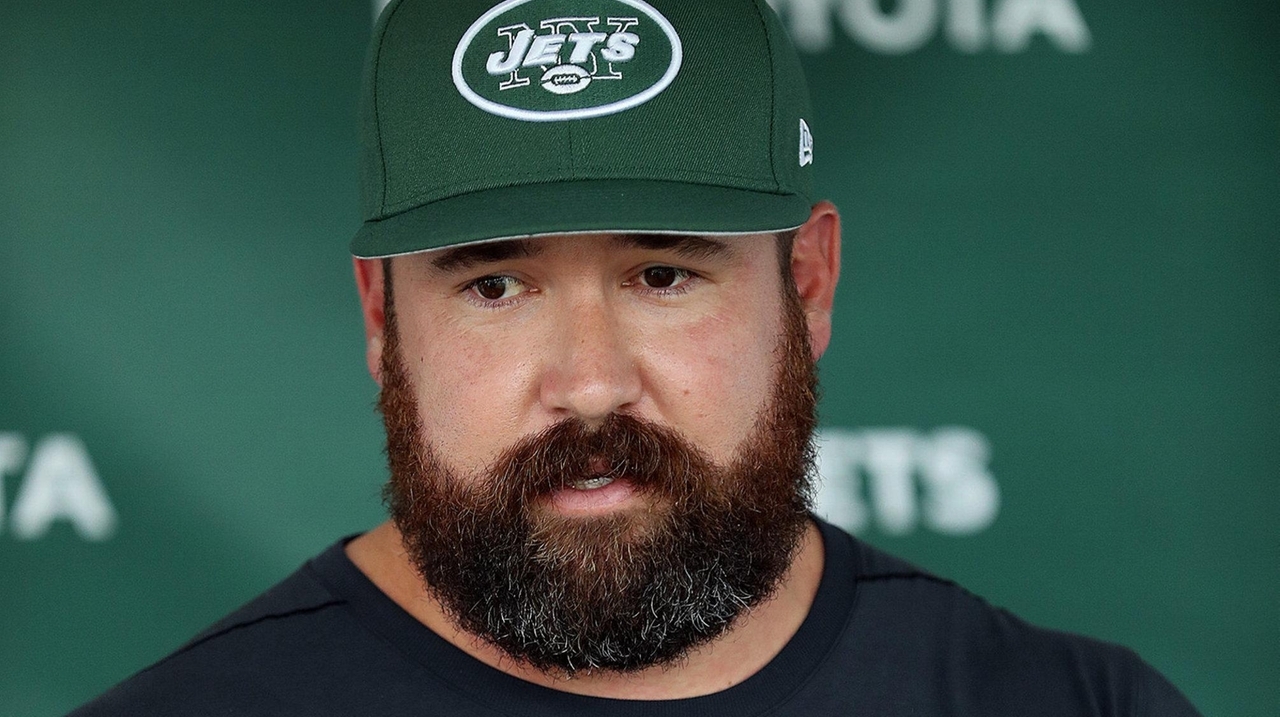 Chance to work with Jets QB Sam Darnold helped push Ryan Kalil's return ...