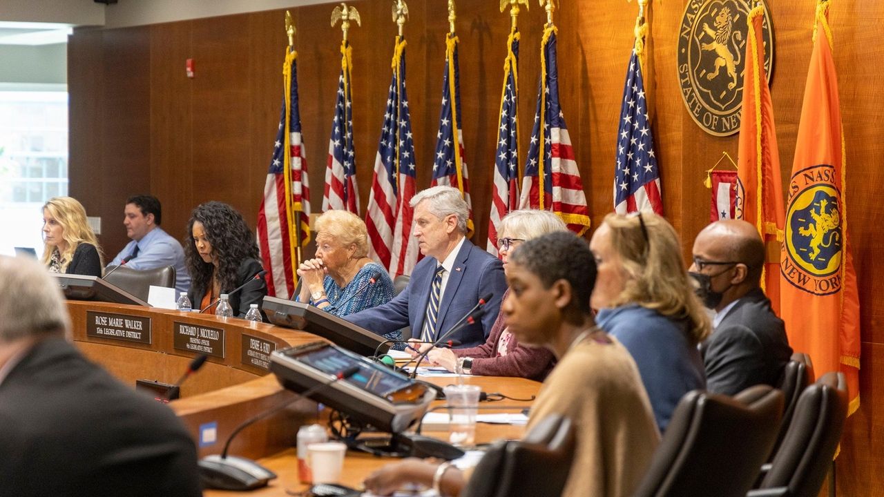 Nassau Legislature takes halting step toward final redistricting map ...