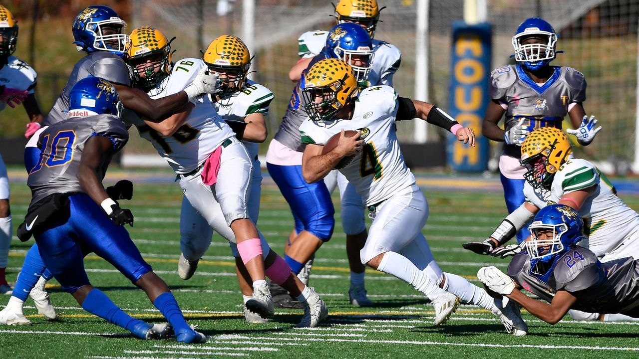 Photos: Lynbrook vs. Roosevelt football - Newsday
