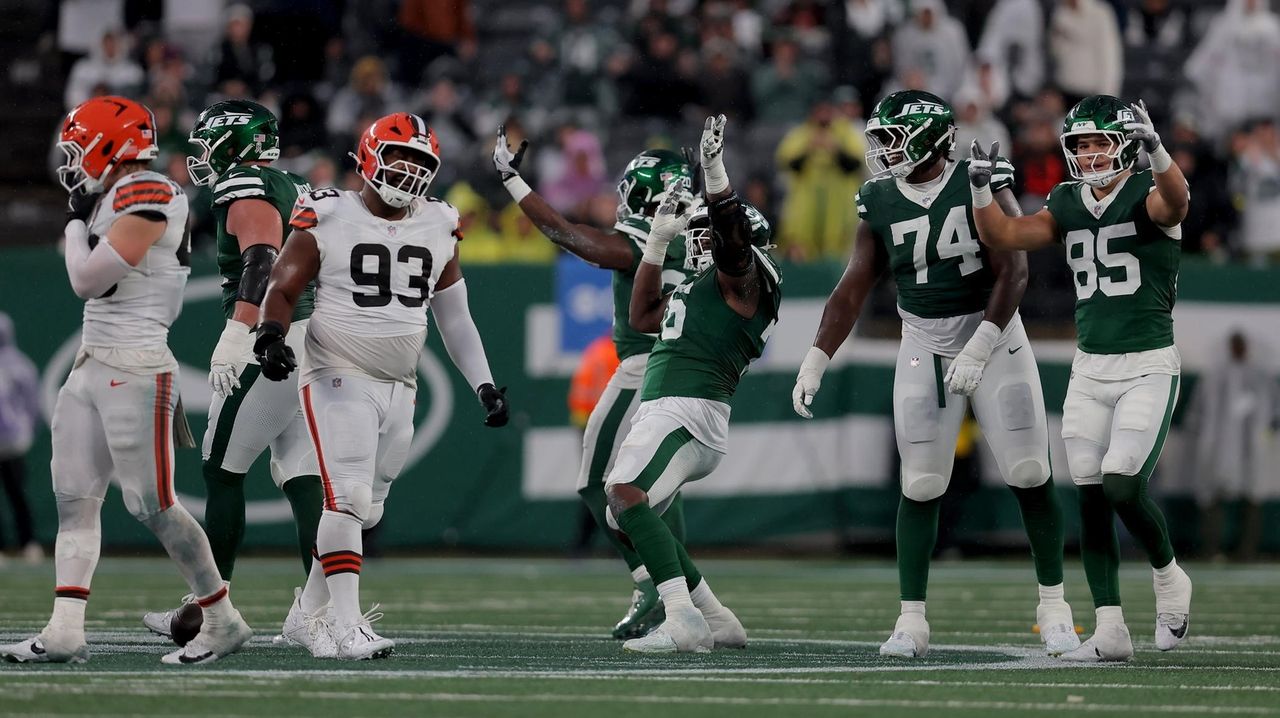 Jets get Browns to jump on fourth down to seal win - Newsday
