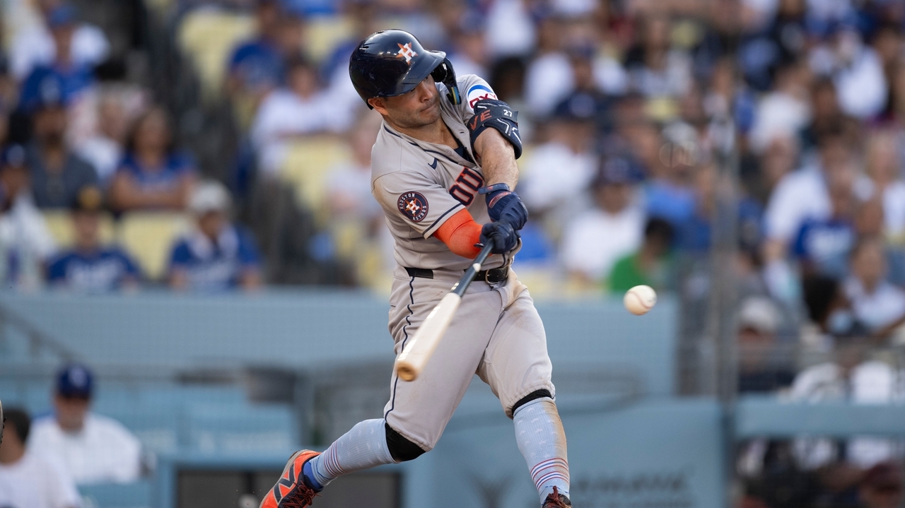 Astros' Altuve homers twice, drives in five and gets booed in 18-1 ...