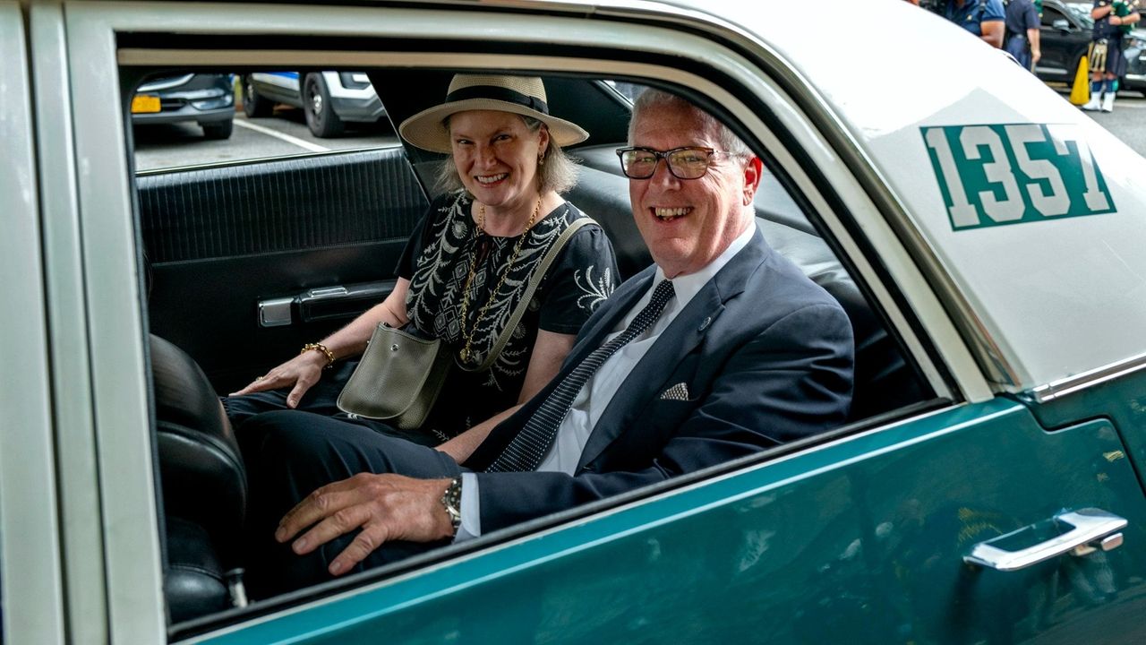 A final salute for NYPD Deputy Commissioner John Miller as he retires ...