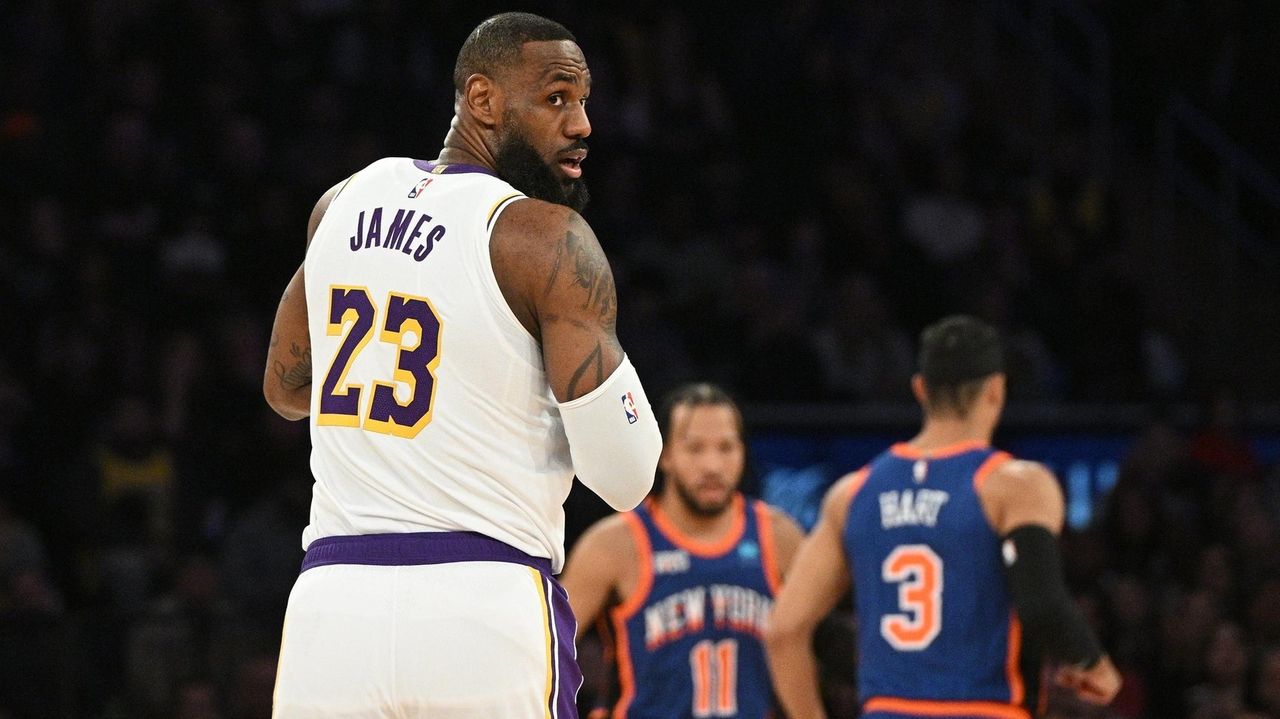LeBron James returns to NYC, but these aren't the Knicks he's used to ...