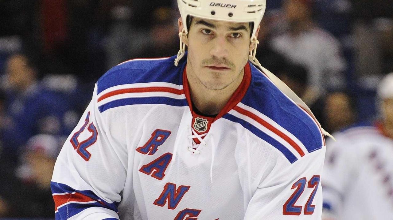 Rangers' Brian Boyle leaves early with injury - Newsday