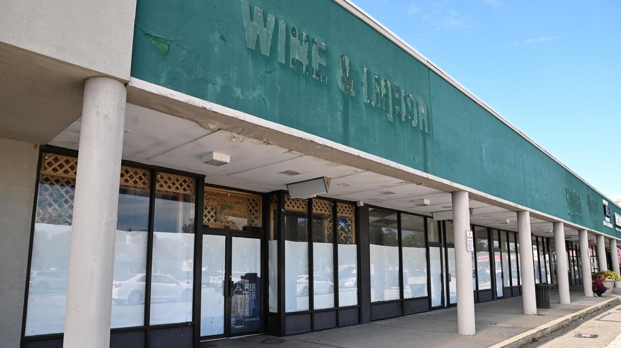 Brookhaven OKs zone change for retail, housing at Port Jefferson ...