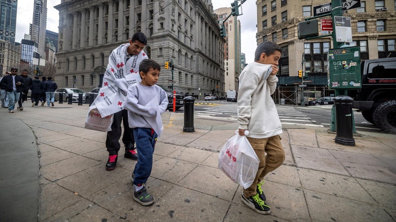 Migrants arriving in New York walk into life of uncertainty - Newsday