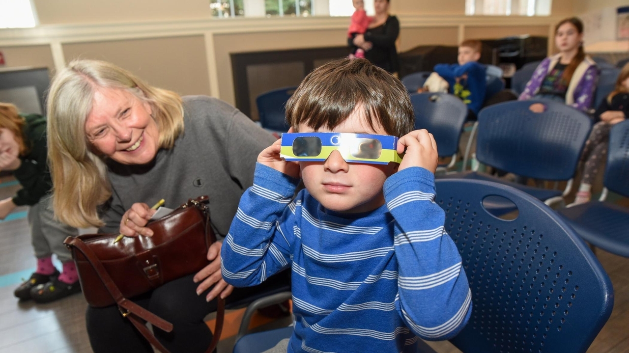 How Long Island schools are handling Monday's solar eclipse - Newsday