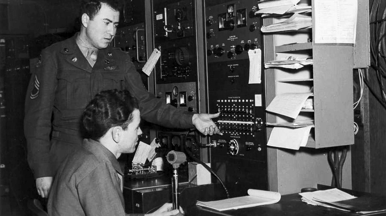 David Nadel dies; WWII veteran, radio operator was 93 - Newsday