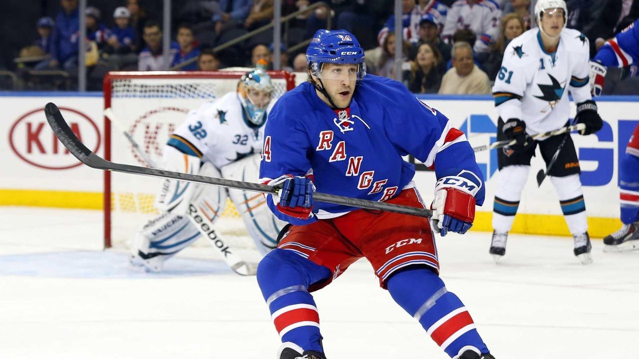 Rangers' Chris Mueller making most of his opportunity while Derek ...