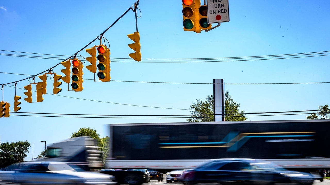 Red-light fatalities hit 10-year high nationally, but not in New York ...