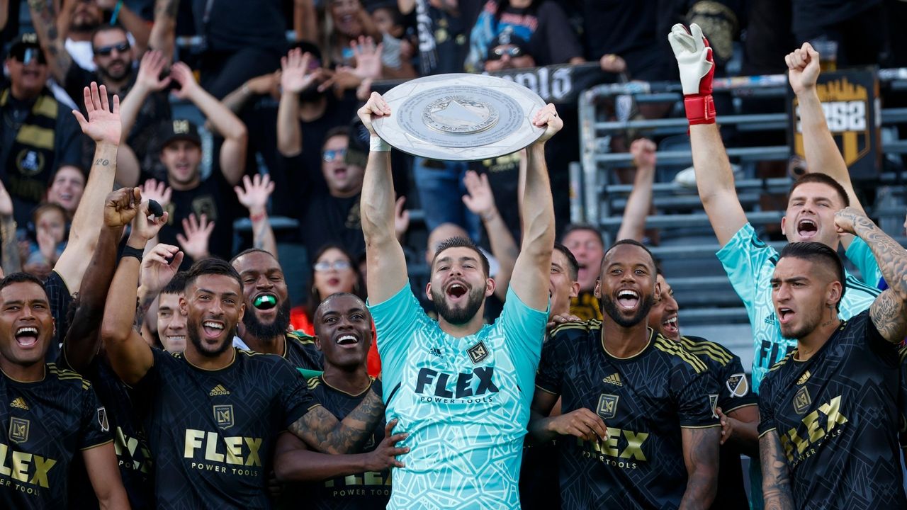 LAFC's Crépeau standing tall after broken leg in title match - Newsday