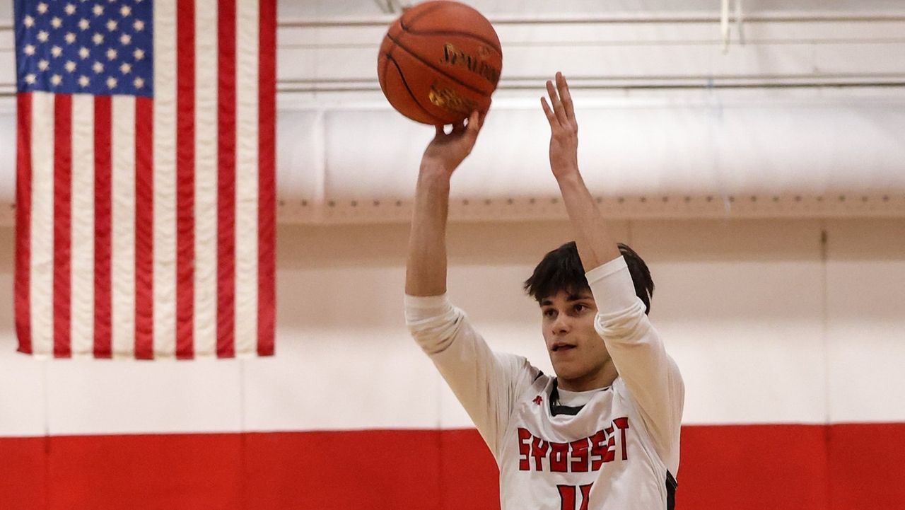 Nassau boys basketball: Plainview-Old Bethpage JFK at Syosset - Newsday