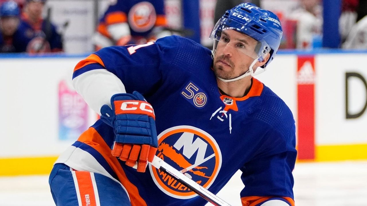 Zach Parise shuns Islanders, signs deal with Avalanche - Newsday