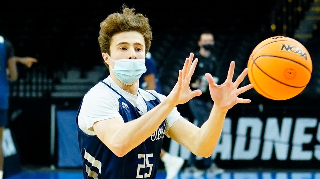 Doug Edert leads Saint Peter's stunning Sweet 16 run - Newsday