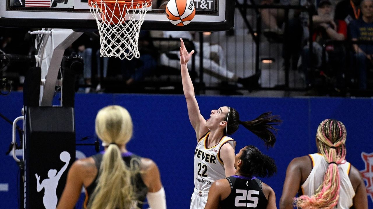 Caitlin Clark struggles early in WNBA debut before scoring 20 points in ...