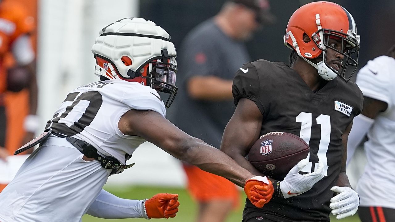 Browns LB Jacob Phillips suffers season-ending pectoral injury for ...