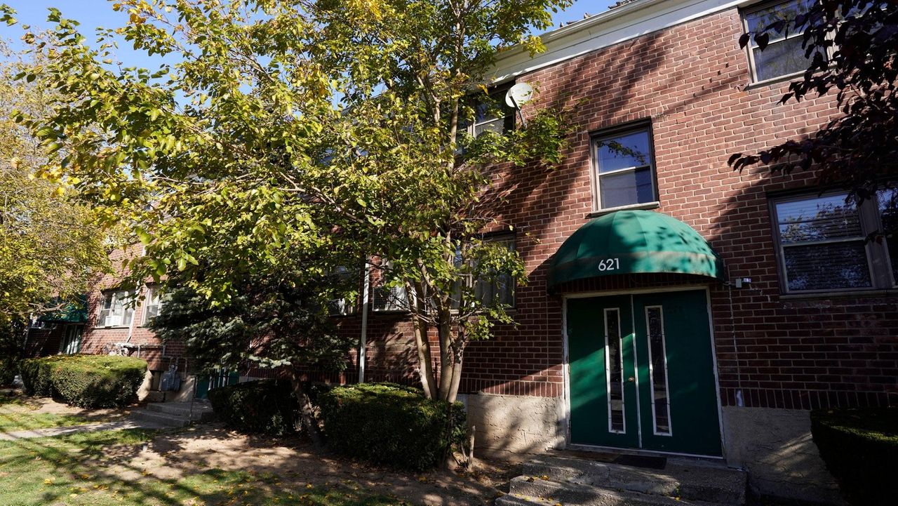 Stewart Manor apartments sold for $13.3M - Newsday