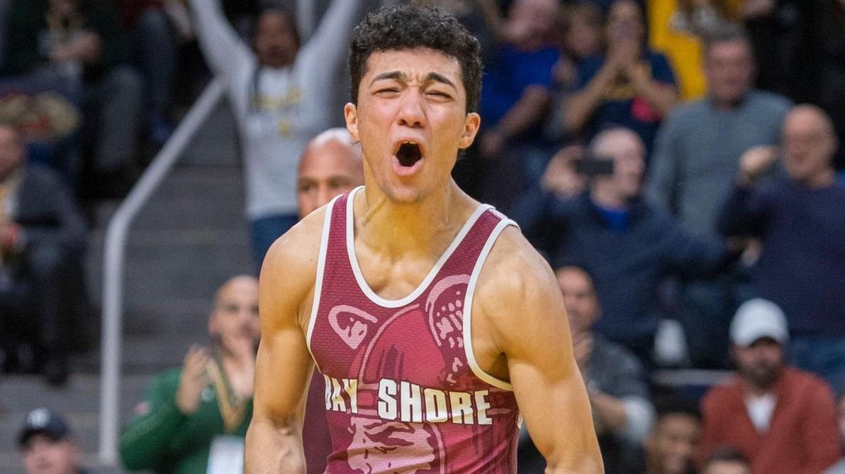 Bay Shore wrestler Elijah Rivera is Newsday's Athlete of the Week - Newsday