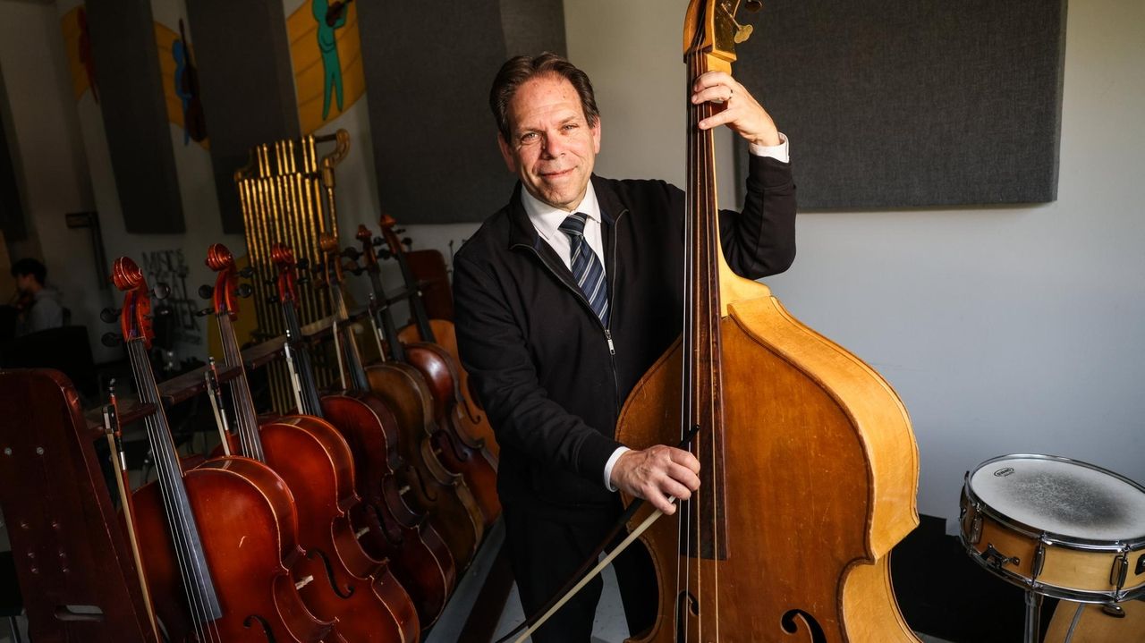 Frank Hansen, of Commack High School, practices what he teaches - Newsday