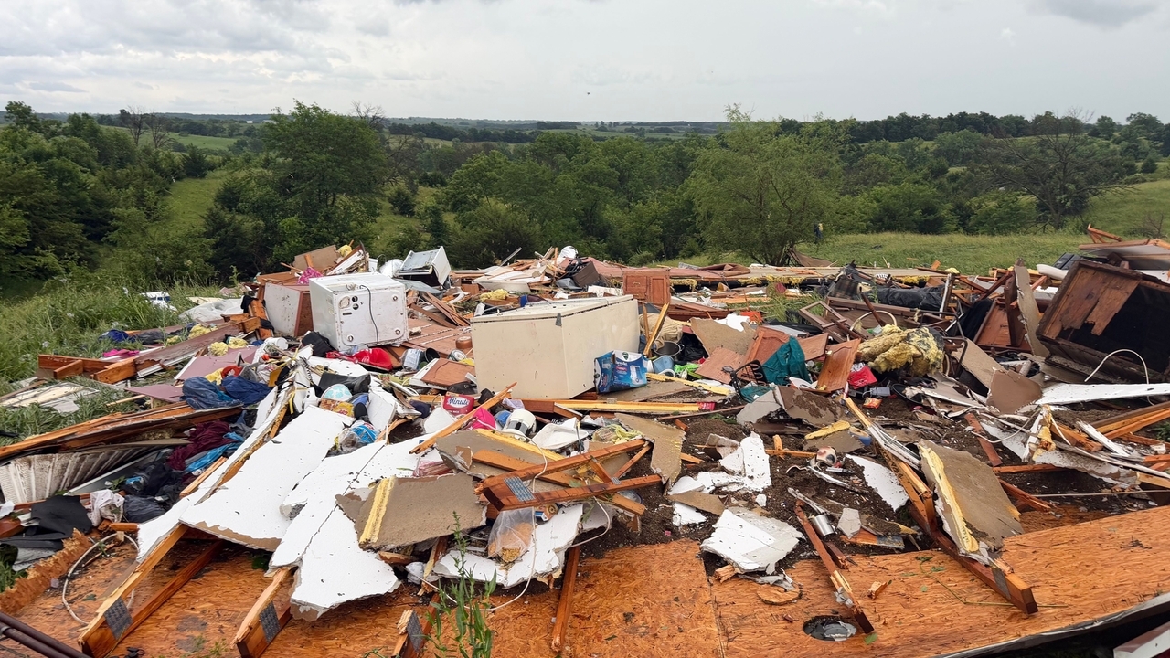 Tornadoes pummel communities outside Chicago, tearing up homes and ...