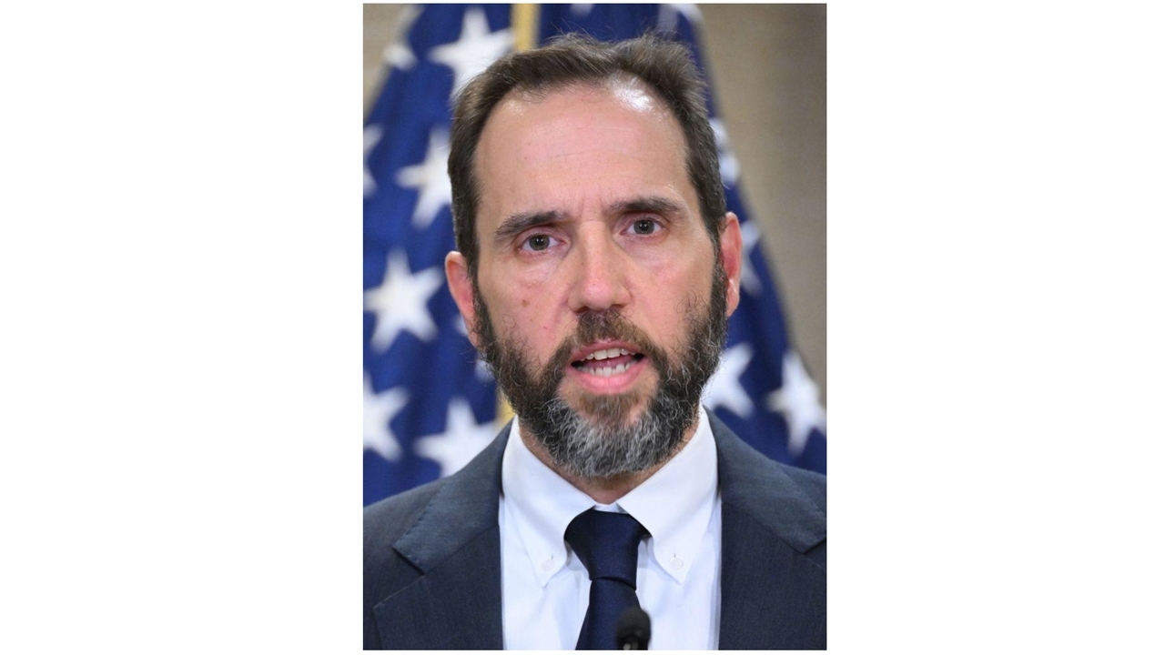 Smith targets Trump over bid to overturn election results - Newsday