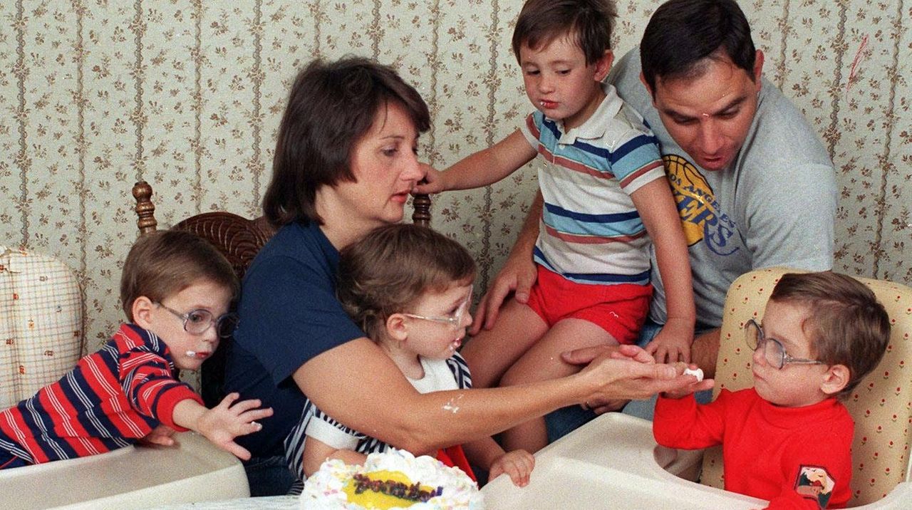 Patricia Frustaci, who gave birth to septuplets, dies at 63 - Newsday