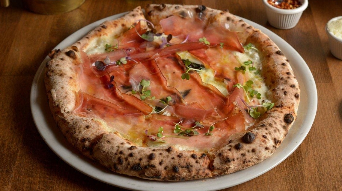 Vulcano 081 review: Italian restaurant serves impressive pizza, pasta ...