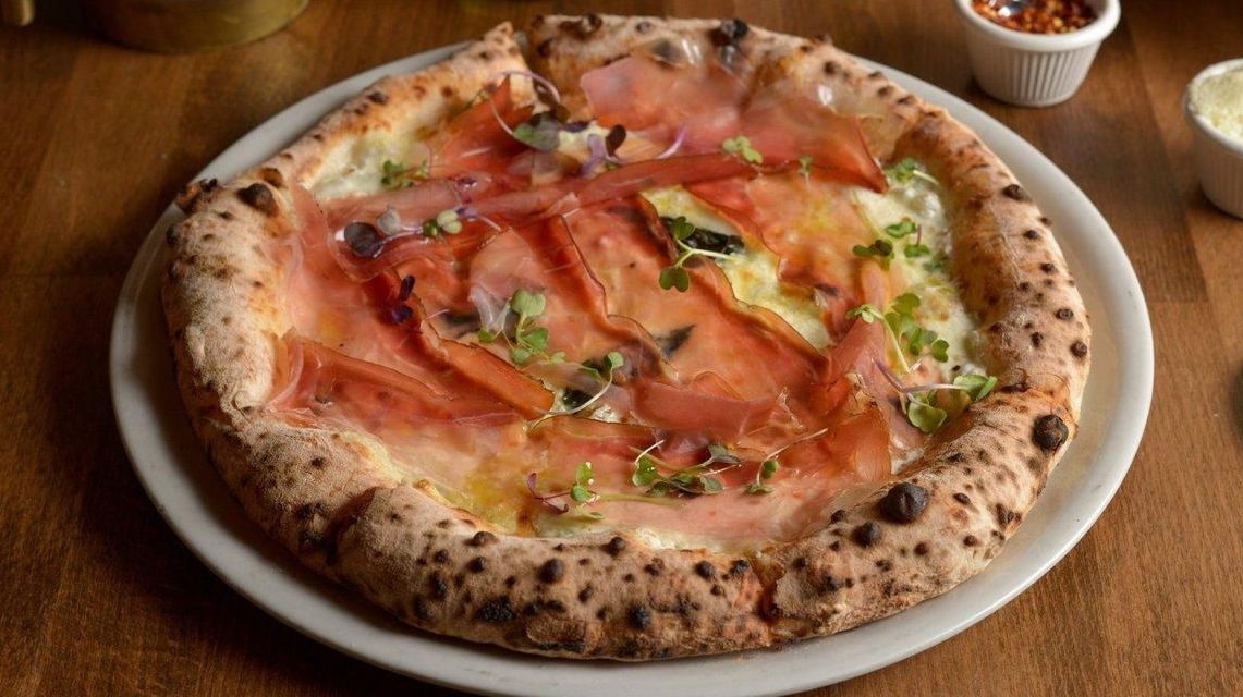 Vulcano 081 review: Italian restaurant serves impressive pizza, pasta ...