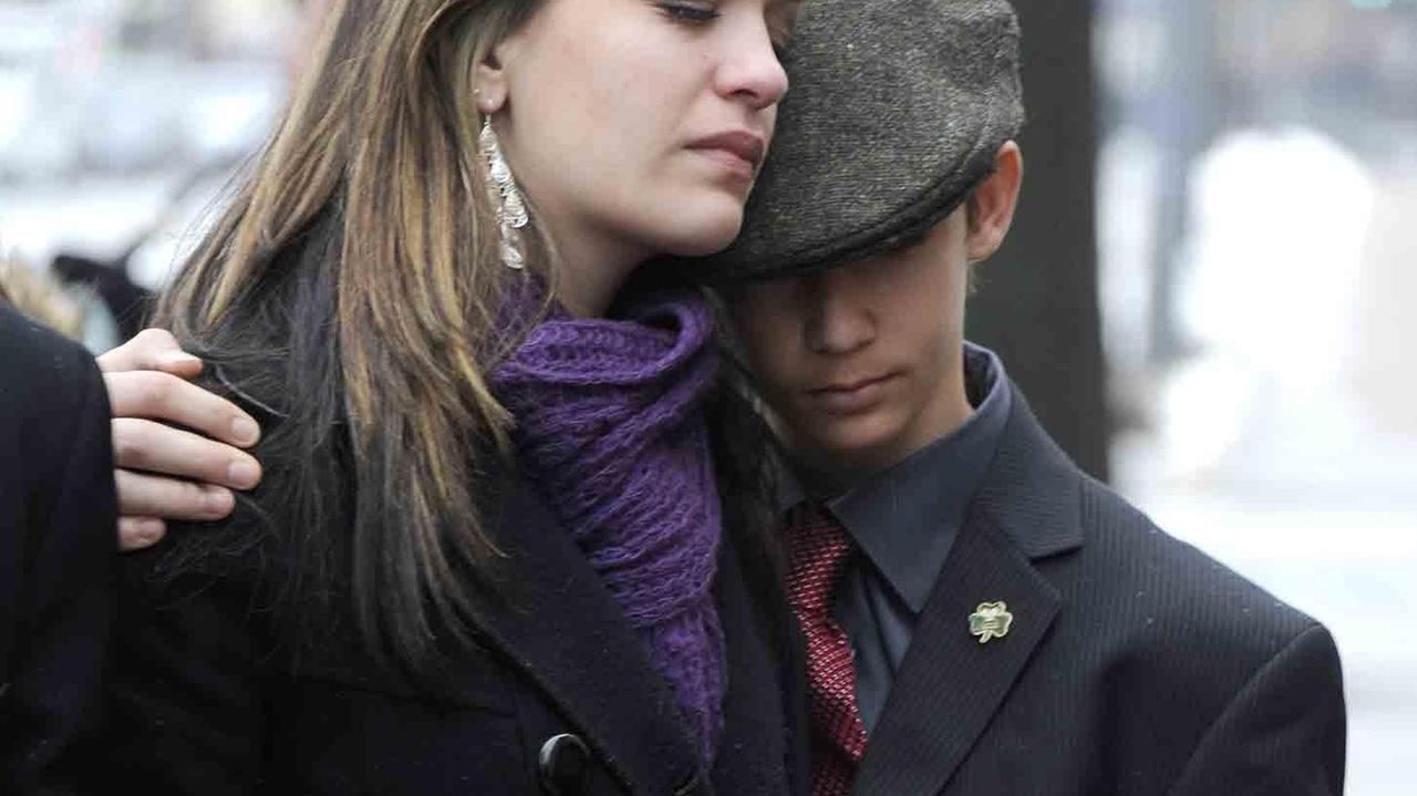 Mourners honor Ed Lowe and his 'gift' - Newsday