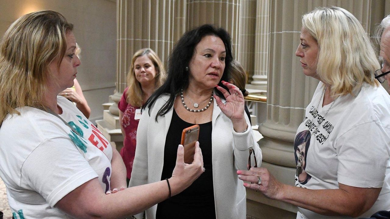 LI parents press Regents chancellor on diploma changes - Newsday