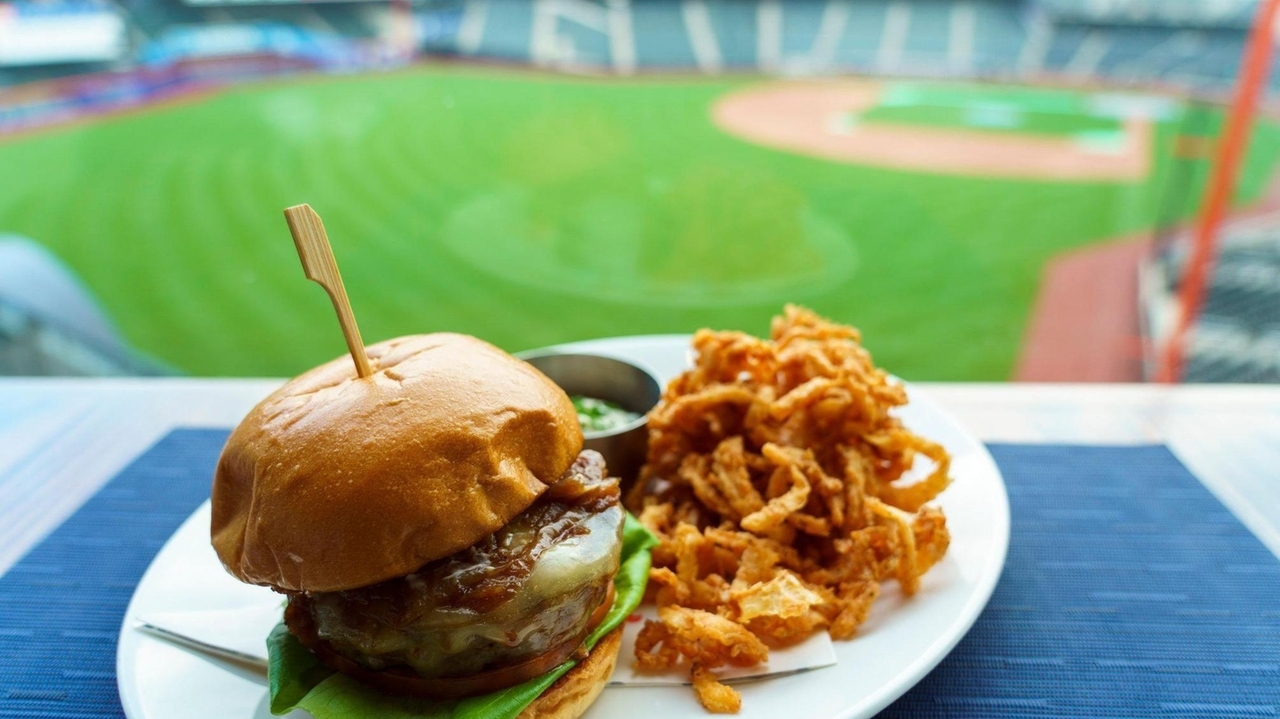 Mets' Pete Alonso introduces his new 'Polar Burger' coming to Citi ...